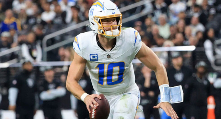 Chargers vs Raiders MNF Betting Odds & Expert Pick - Las Vegas Sports Betting